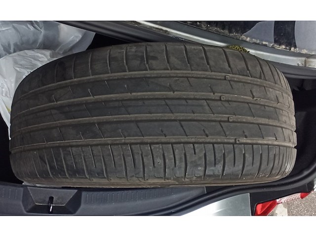 2 letnje gume MOMO 205/ 50 R17 93W