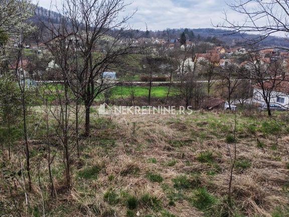 Građevinski plac sa projektom 1600m2, Borjak