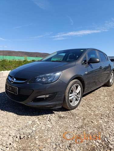 Opel Astra J 2014. godište