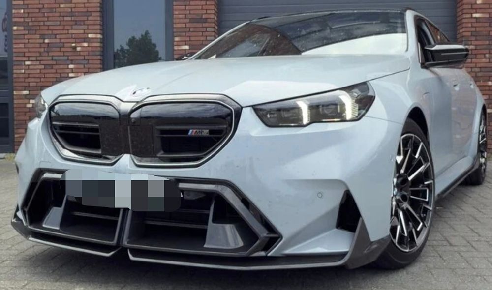 Prednji lip BMW M5 G90 Carbon.