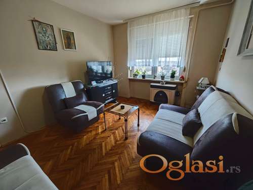 Izdaje se Dvosoban Stan U Centru Rume – 54 m², Dve Terase