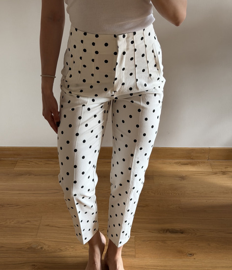 Zara pantalone NOVE