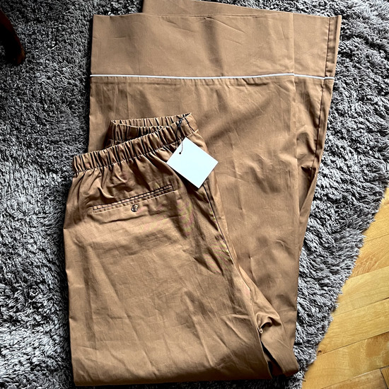 Zara braon pantalone sa paspulima / puplin / novo