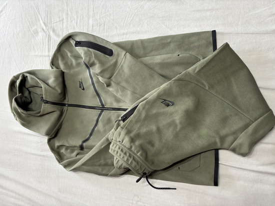Nike tech fleece trenerka