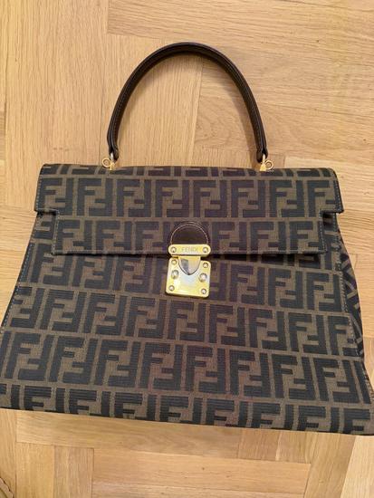 FENDI Zucca Torba Tasna ORIGINAL Vecih dimenzija