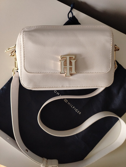 Tommy Hilfiger bela torba