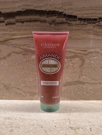 L'Occitane bademov scrub za telo NOVO❤️