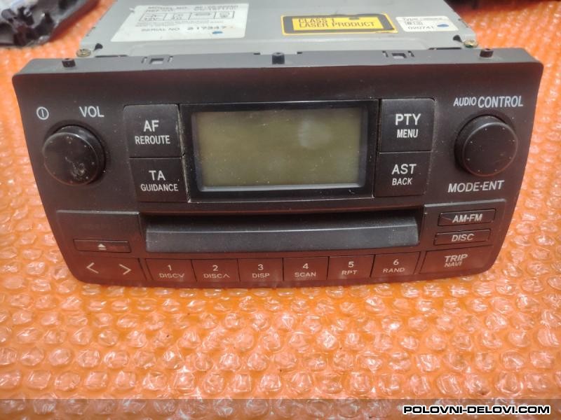 Toyota Corolla E12 E120 Originalni Fabricki Radio CD