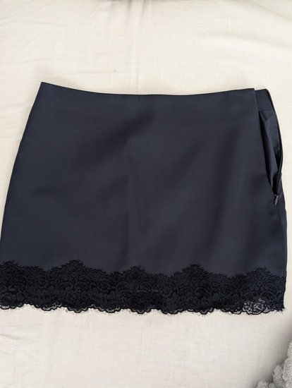 Stradivarius saten suknja