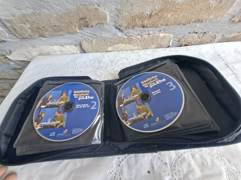 Futrola za skladištenje cd ova+puno cd unutra***