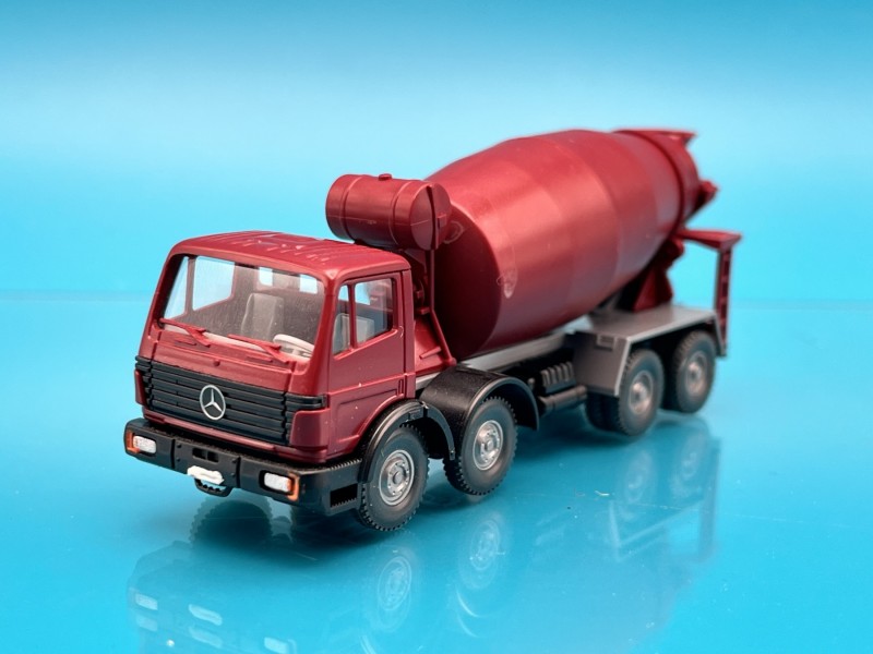 1:87 WIKING Mercedes mesalica za beton [XD-40]