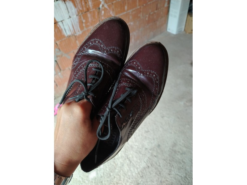 Riker cipele 38,lakovane