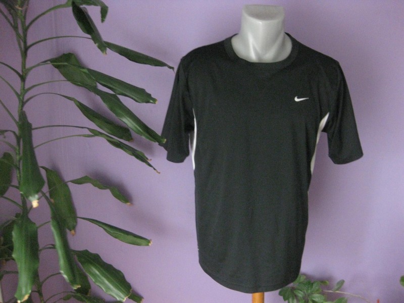 Orig. nike SPORTSKA MAJICA...M-L