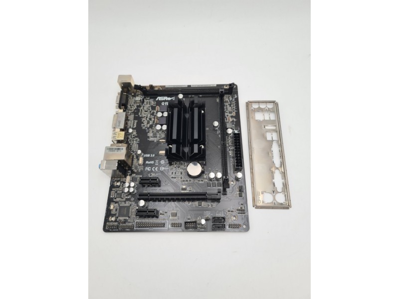 PLOCA + Procesor AsRock Q1900M