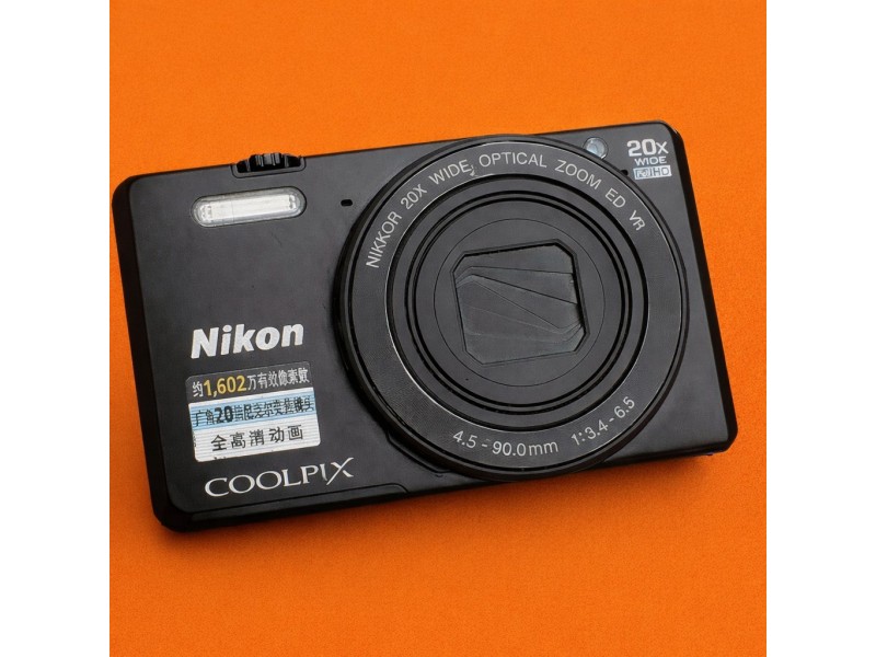 Nikon coolpix s7000