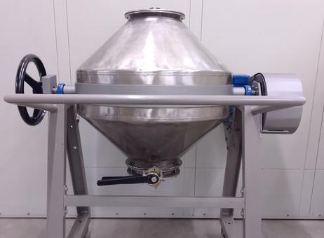 Непознат Непознат Korišćeni mikser za prah sa dvostrukim konusom