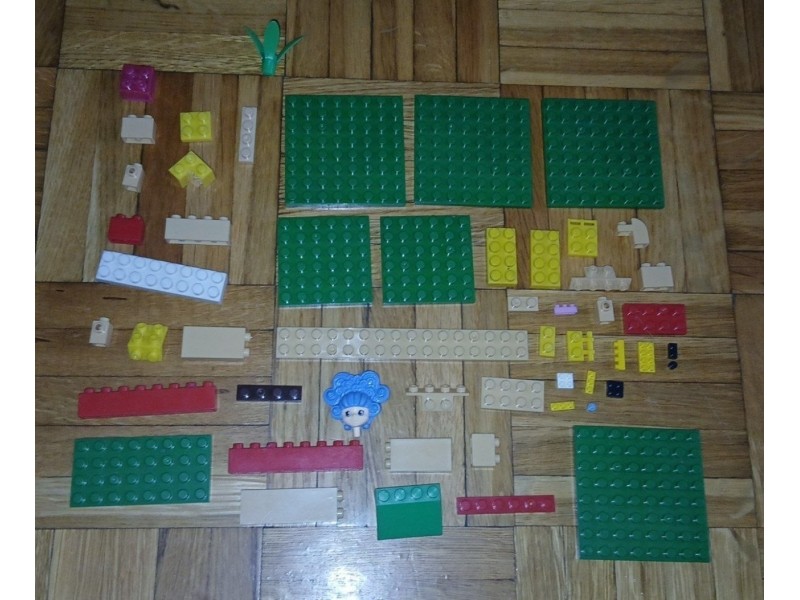 Lot kockica kao Lego