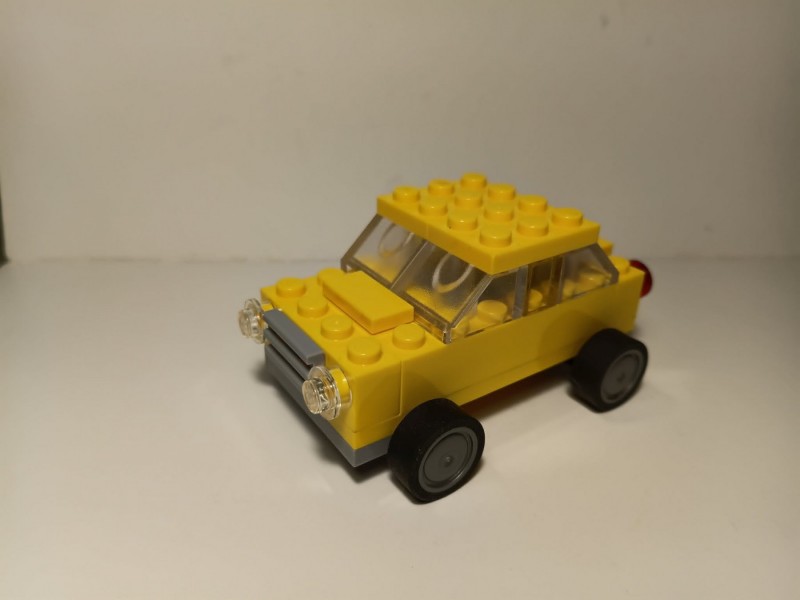 Lego žuti auto