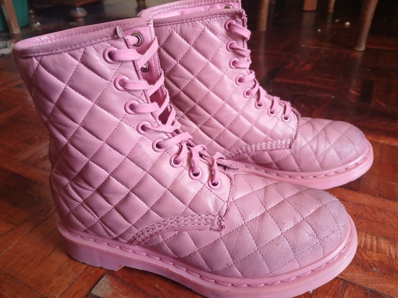 Dr Martens roze kozne cizmice sa ostecenjem, br 37