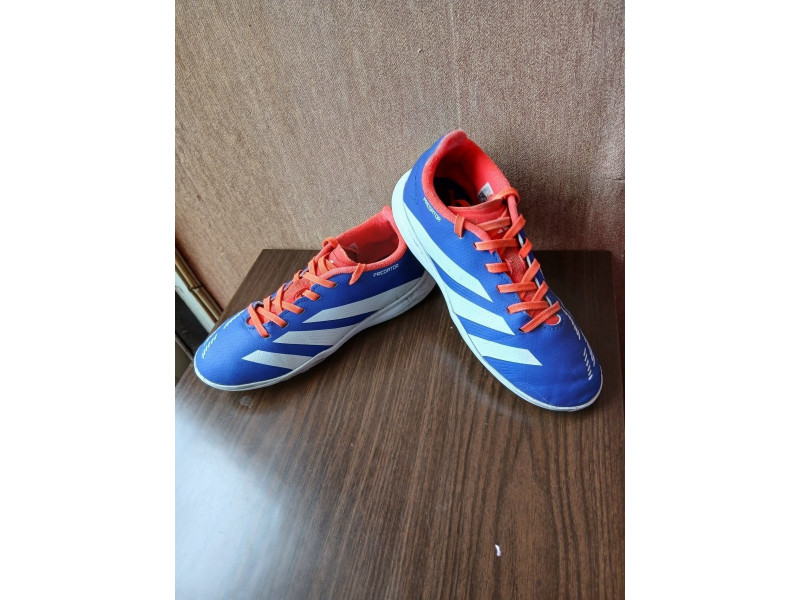 Patike za fudbal Adidas br. 34-21cm.