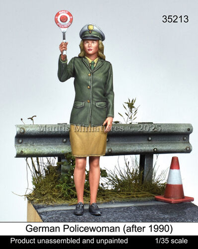 Mantis Miniatures 35213 German Policewoman (After 1990)