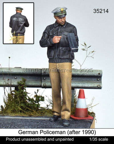 Mantis Miniatures 35214 German Policeman (After 1990)