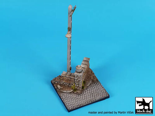 Black Dog D35136 Base with Telegraph Pole (100 x 100 mm)