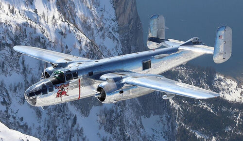 NEW! Revell 05643 Flying B-25J Mitchell Gift Set