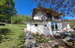 Rakovac-Kuća 67 m2 na Fantastičnoj Zelenoj Oazi sa Terasom i Pogledom za kupce sa Posebnim Stilom Života-065/385 8880