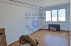 Na prodaju dvosoban stan na Bulevaru Evrope