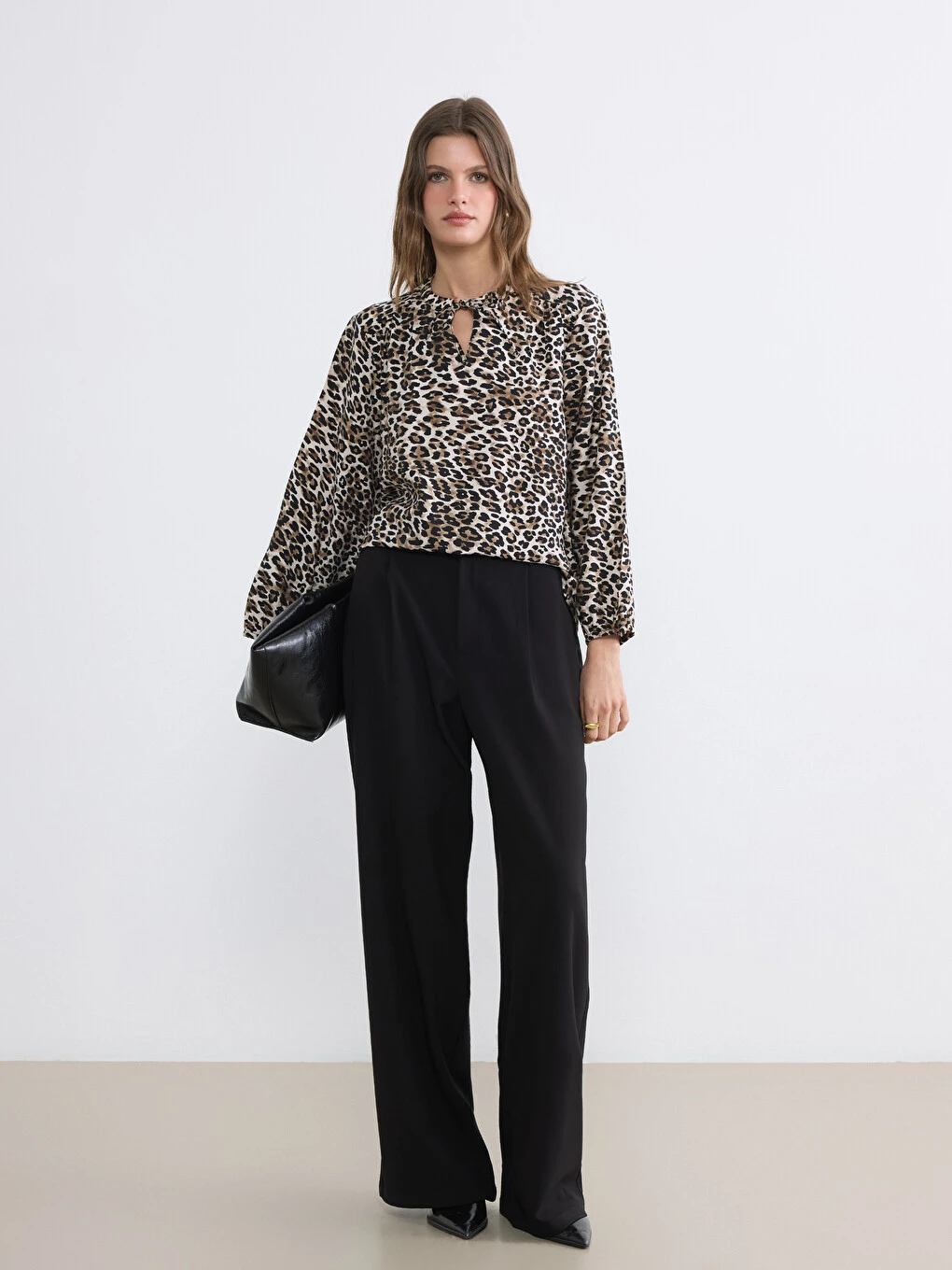 LCWAIKIKI Classic Ženska Bluza Sa Kragnom Na Vezanje I Leopard Printom