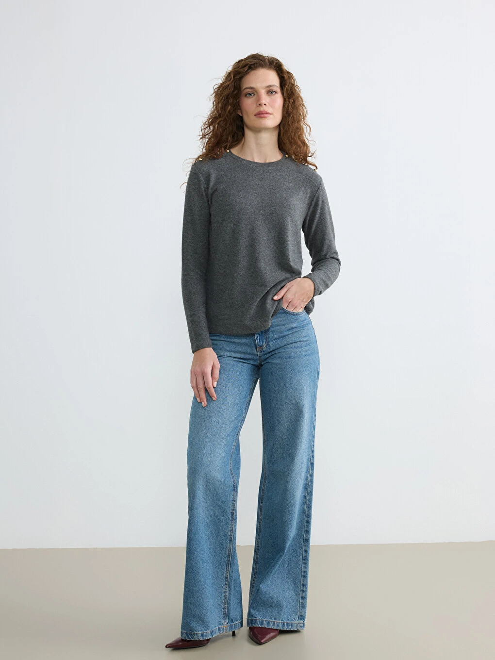 LCWAIKIKI Classic Bluza Sa Okruglim Izrezom I Detaljem Aplikacije