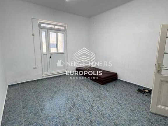 Pastrovićeva, pored Ada Mola – 32 m², višenamenski ID#8256