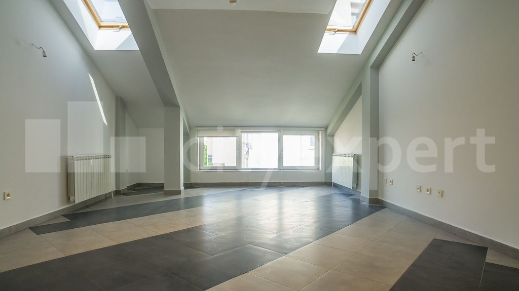 Poslovni prostor Izdavanje Novi Sad Bez skrivenih troškova - 245m², Bulevar oslobođenja, Novi Sad - 2000€