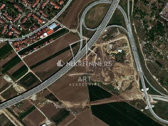 Batajnica, atraktivan plac na izuzetnoj lokaciji, 95.54ara ID#12473