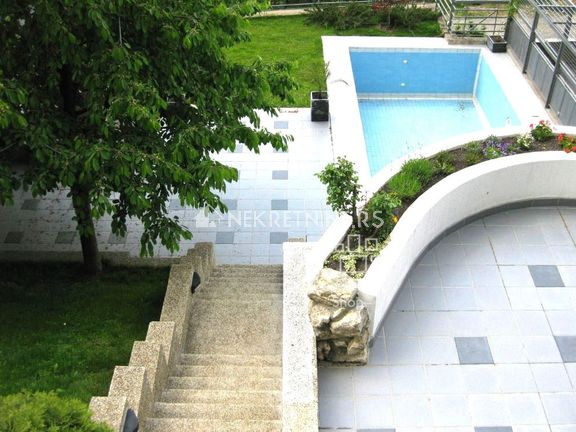 Dedinje, close to Tolstojeva , house with swimming pool
