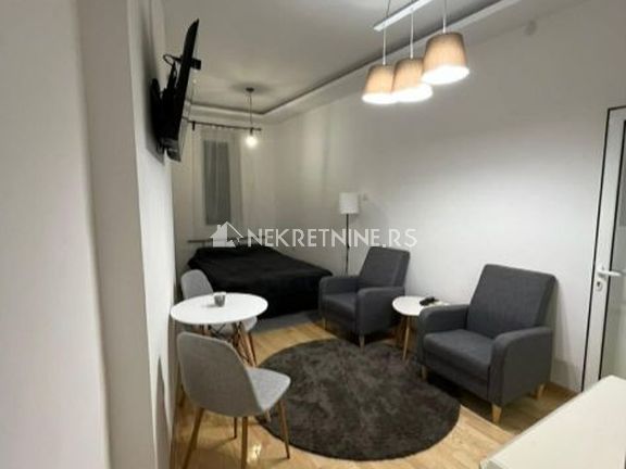 Gundulićev venac, Renoviran stan 1.0 jednosoban, 27 m²