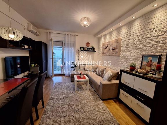 Moderna garsonjera u novijoj zgradi – kompletno opremljena, 30m2 ID#1903