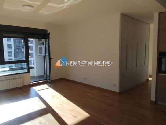 Voždovac, Voždovac, 3.5 stan, 96m2, 1300 EUR, ID 48329
