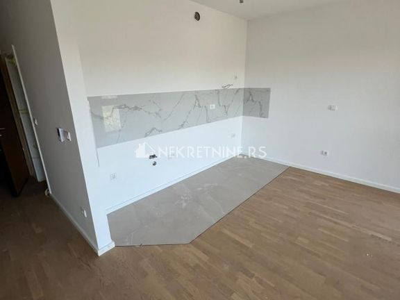Garsonjera 33m² – Vrdnik, terasa, mirna lokacija