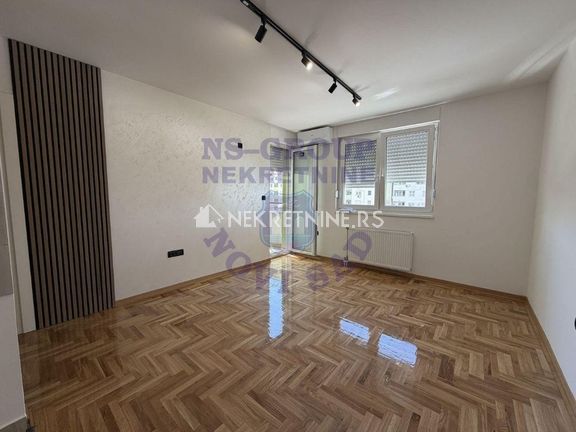 Dvosoban stan 40m2 - Petrovaradin, Stari Majur