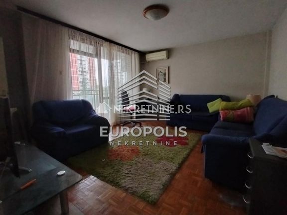 Bela fasadna cigla, Četvorospratnica, 55m2 (lođa) ID#9302