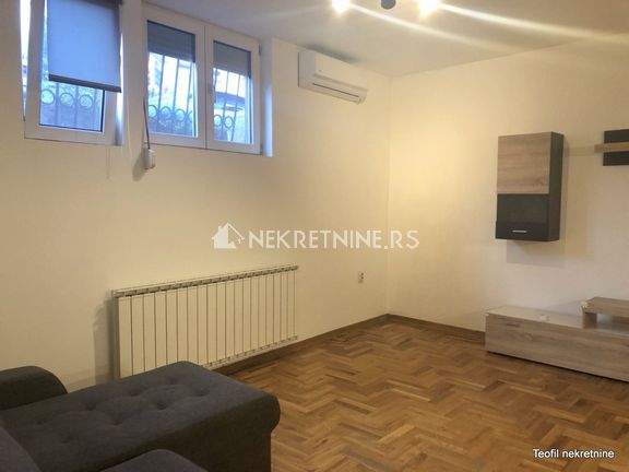 46m2, ZEMUN - GORNJI GRAD , stan