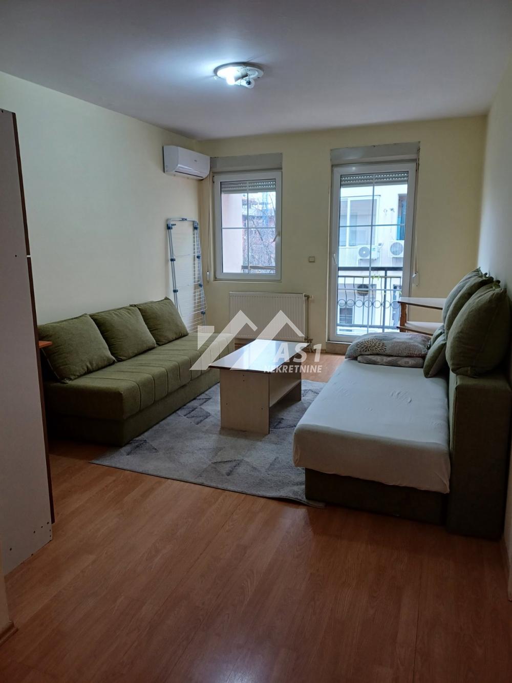 Izdajem renoviran komforan dvosoban stana na Grbavici !!! ID#6431
350 €