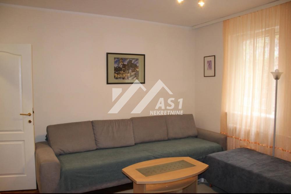 Izdajem Pet Friendly lep dvosoban stan u Centru !!! ID#6434
370 €