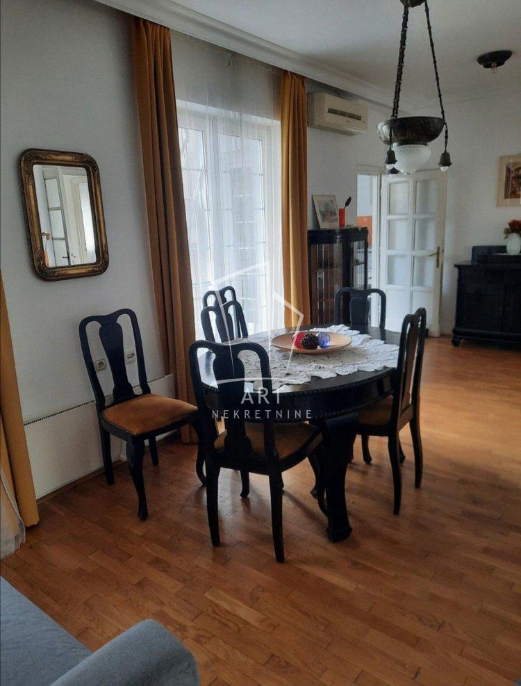 Centar, Gospodar Jevremova ID#10459
1.400 €