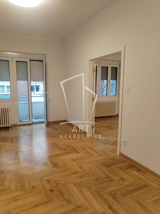 Lux salonac kod Narodnog Pozorišta, mereno 125m2 ID#14762
1.700 €