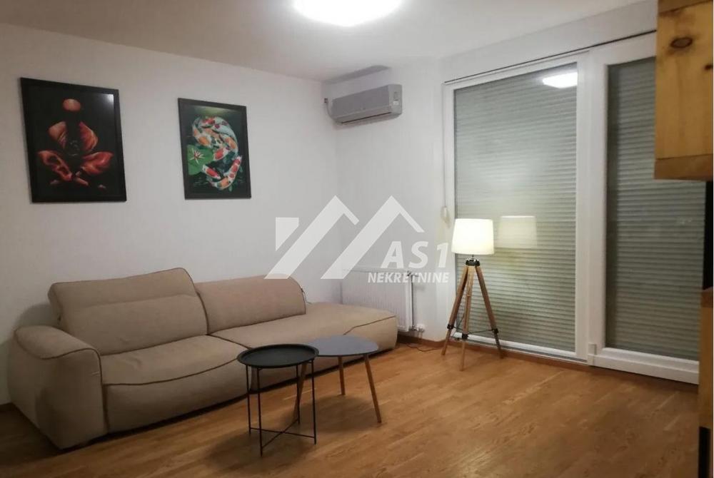 IZDAJE SE TROSOBAN STAN SAJAM KOMPLEX ID#6405
700 €