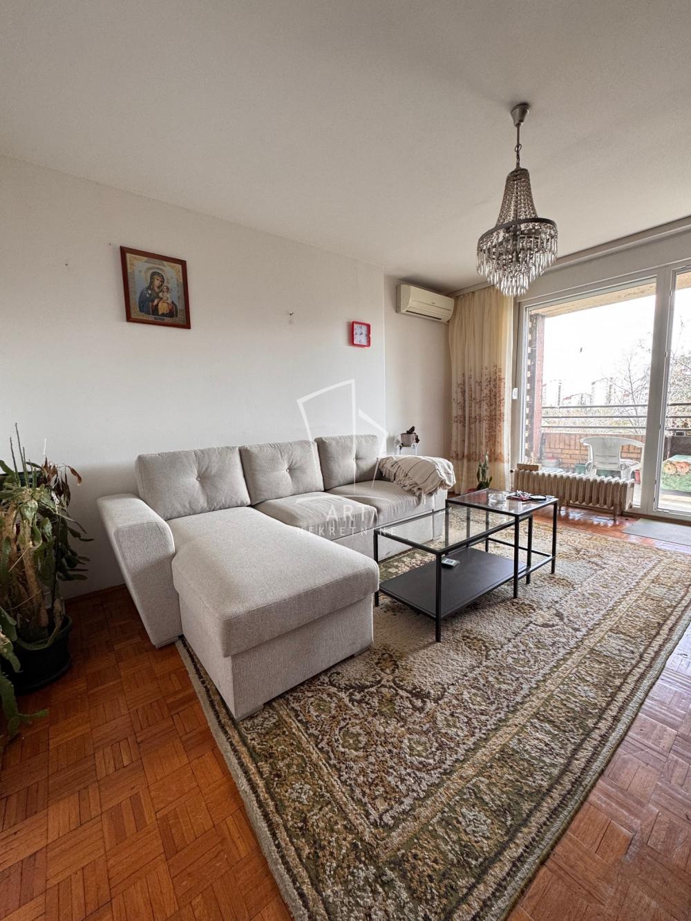 Čukarica, 1.5 funkcionalan stan, terasa, podrum ID#14771
186.000 €