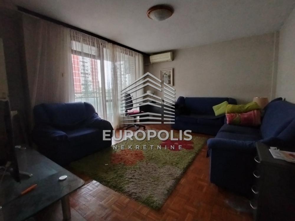 Bela fasadna cigla, Četvorospratnica, 55m2 (lođa) ID#9302
193.800 €